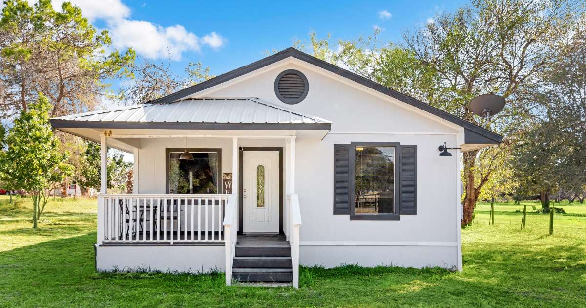 Can You Sell Homes With Lead Paint in Denver? | We Buy Ugly Houses®